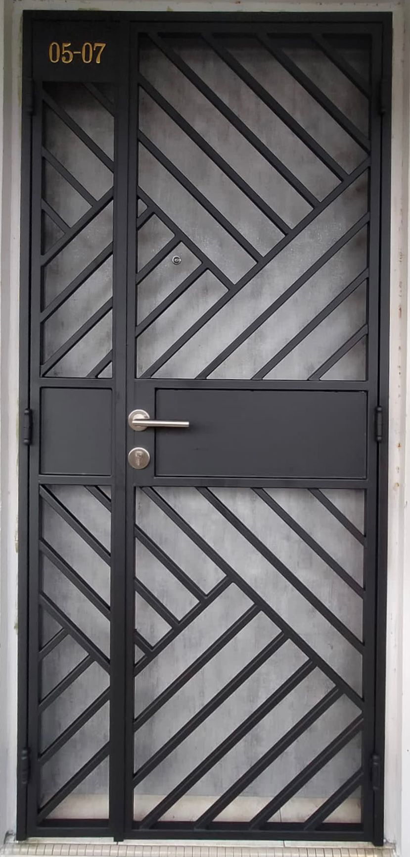 Metal Gate - SH042 Industrial Ladder-Styled Grille